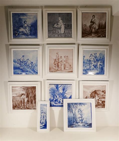 Proantic Ensemble De 11 Tableaux En Céramique Peinte à La Main Dans