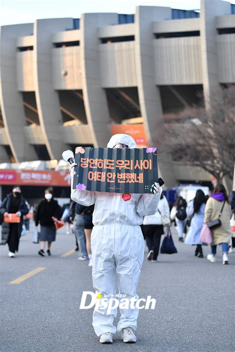 현장포토 “우리는 방탄아미들”드레스 코드는 방호복 디스패치 뉴스는 팩트다