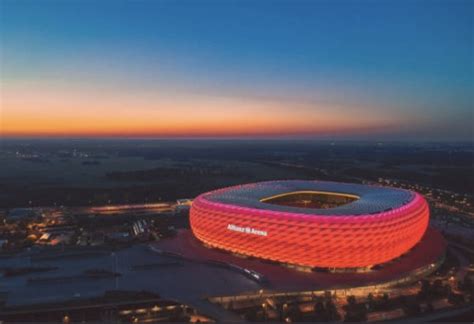 لە یاریگاکانی ئەڵمانیا دروشمی “ ژن، ژیان، ئازادی “ بەرزکرایەوە Yariga