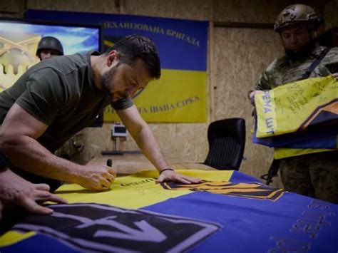 ခရိုင်းမီးယားဒေသရှိ ယူကရိန်းသမ္မတ ဇီလန်စကီးရဲ့ တိုက်ခန်းအပါအဝင် ချိတ်ပိတ်ထားတဲ့ နေအိမ်အဆောက်အအုံ