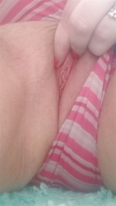 Playtime While Chatting With A Certain Someone Wife Milf Porn Pictures Xxx Photos Sex