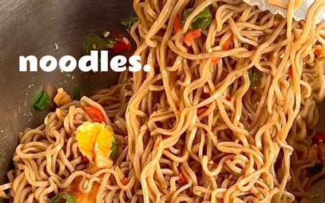 冬季热食 ｜ 热拌溏心蛋辣炒鸡丁荞麦面失踪人口回归 因为最近学校终于说改为 哔哩哔哩