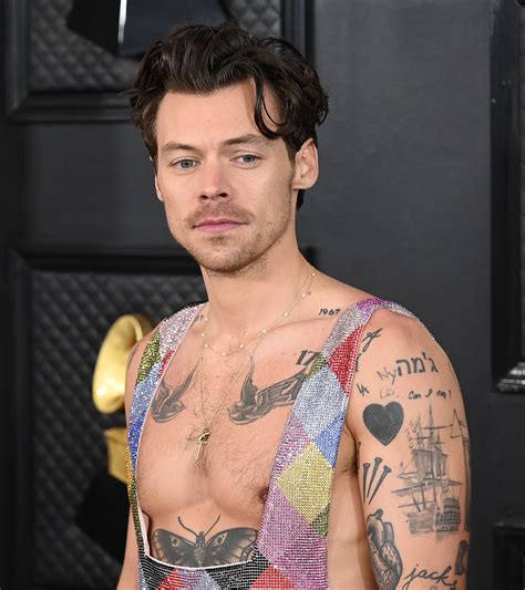 Harry Styles Se Cubre De Cristales De Swarovski En Los Grammy 2023 Moda
