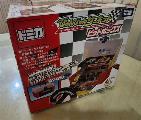 Tomica Byun Byun Circuit Pit Box Hobbies And Toys Toys And Games On Carousell