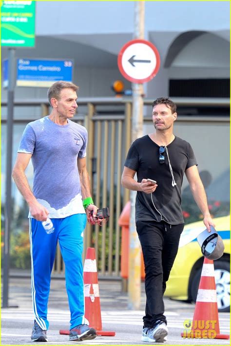 Ryan Seacrest Meets Up With Adriana Lima And Alessandra Ambrosio Before