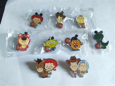一套 上海迪士尼 2018 Toy Story Land 玩具總動員 開園襟章徽章 Open Edition Disney Pin 巴斯