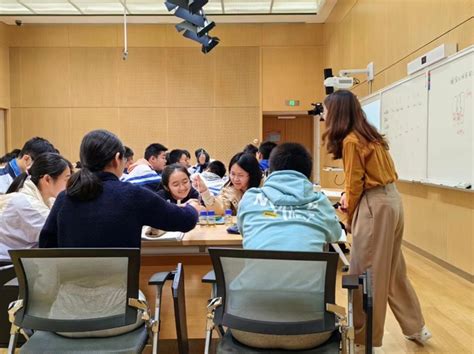 本部生物教研组耿芳老师开设《酶催化细胞的化学反应》公开课 上海中学