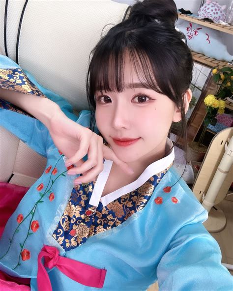 이아린💋 Ahrin 드디어 라이키 오픈했어욤 엄청엄청 고민하다가ㅏ 요즘 😷목이 넘 아파서 방송도 못하구있는데 라이키로는