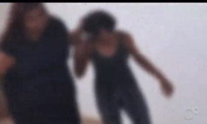 Estudante autista é agredida por colegas e deixada seminua em escola de