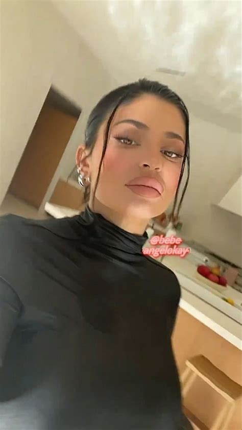 Kylie Jenner Proudly Displays Her Makeup Free Face On Instagram Artofit