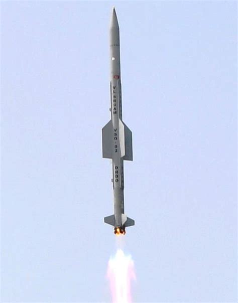 Flak聊軍事 印度astra空對空飛彈的垂發版，梯形固定翼也會折疊以收納進發射管。依靠高空彈道節能增程的中程空對