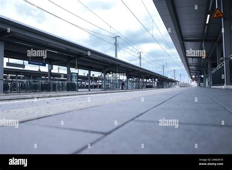 Streik Der Lokfuehrergewerkschaft Gdl Leere Bahnsteige Am