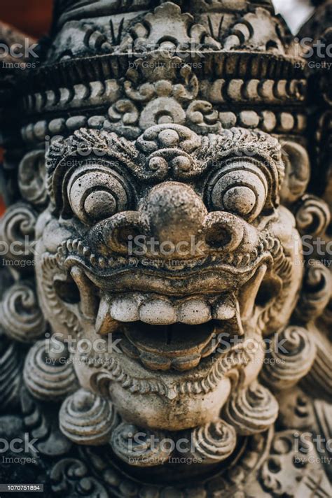 힌두교 불교 전통 돌 조각품의 근접 촬영 초상화입니다 발리 인도네시아 0명에 대한 스톡 사진 및 기타 이미지 0명 건축