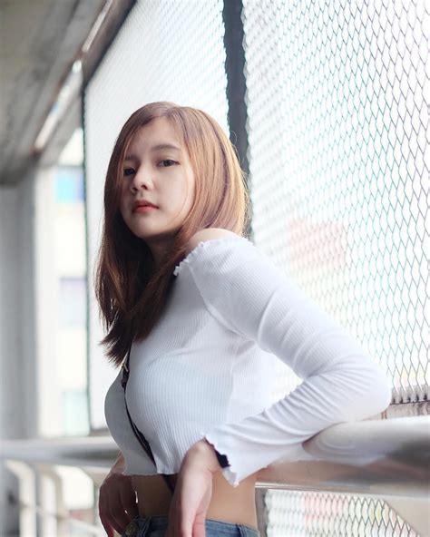 ในภาพอาจจะมี 1 คน กำลังนั่ง และสถานที่กลางแจ้ง Beautiful People