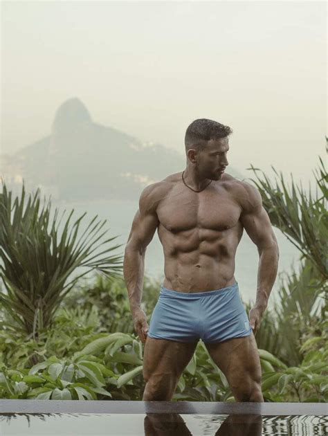 Ator Gringo Máximo García Faz Despedida De Solteiro Com Noiva E Mais 15 Mulheres “pegação