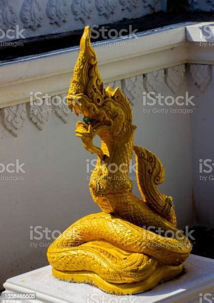 Patung Raja Nagas Di Jalan Monoment Terlihat Mengerikan Foto Stok