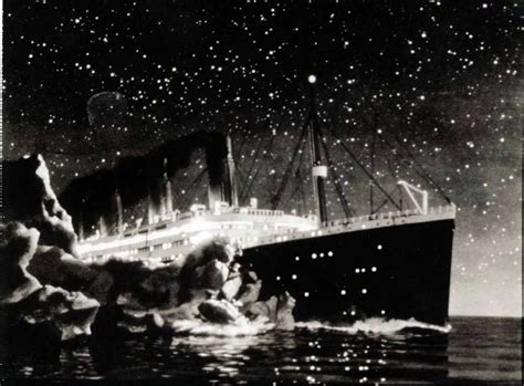 Titanic Hitting Iceberg Rms Titanic Striking Iceberg