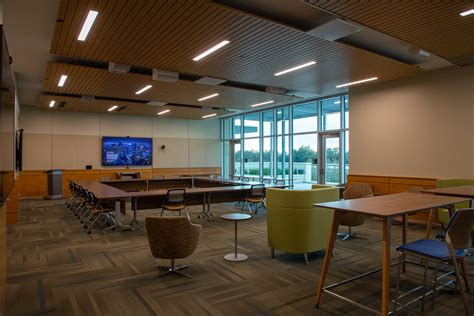 conference tables and spaces roomi group