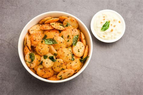 Premium Photo Mini Idli Fry With Coconut Chutney