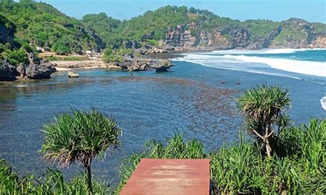 Pantai Drini Lokasi Rute Harga Tiket Daya Tarik Dan Sejarah