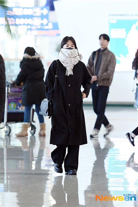 송혜교 ‘넓은 공항 속 눈에 띄는 아름다움 포토엔hd 뉴스인코리아