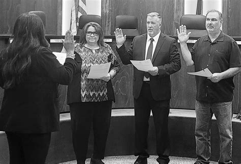 New Andrews Mayor Receives Oath Of Office Andrews County News