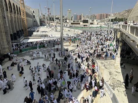 Mecca Saudi Arabia Al Kaaba En La Mezquita Al Haram Los Peregrinos