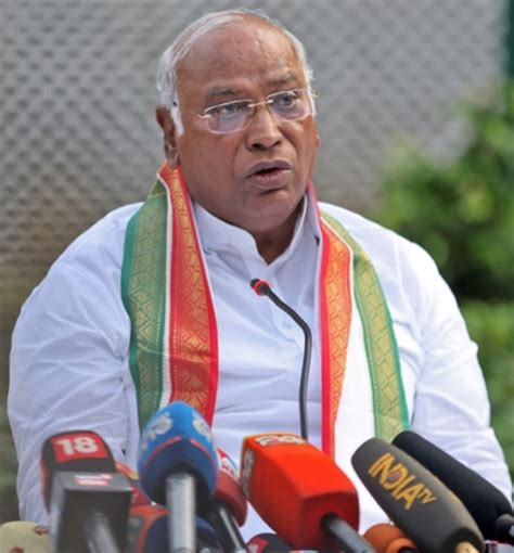 Challenges For Mallikarjun Kharge खड़गे के हाथ में कमान से कितनी