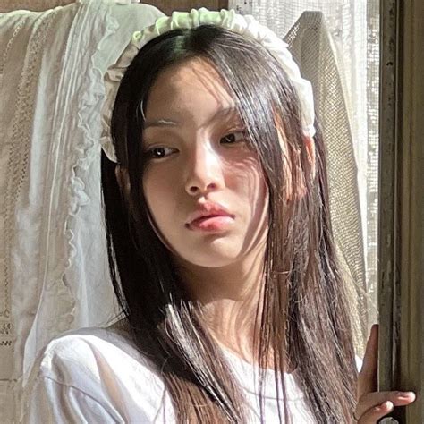 Pin By On Icons New Jeans Style Kpop Girls Pretty People