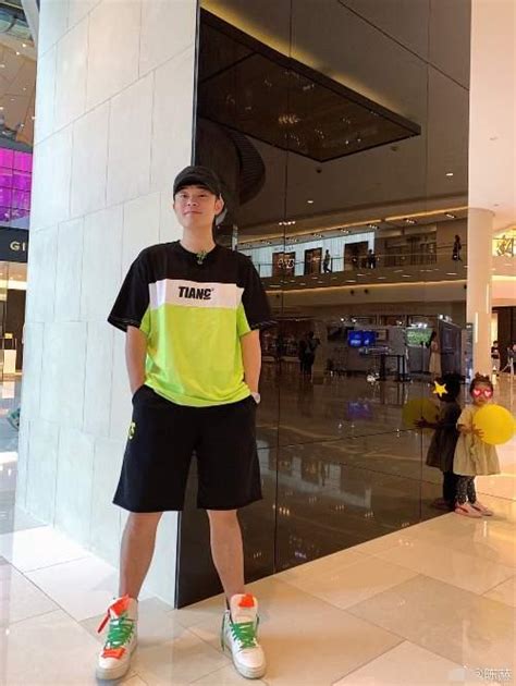 宠娃狂魔上线！陈赫陪女儿玩玩具称每天都是儿童节