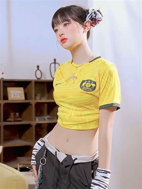 Newjeans Hanni Goes Viral For Her Unexpectedly Sexy Waistline Artofit