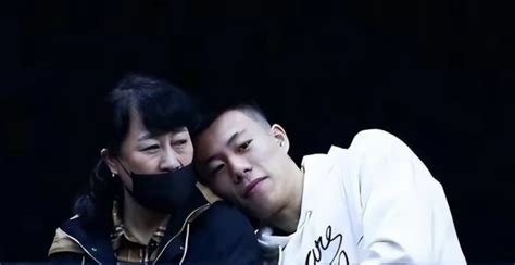 重罚！新疆解说嘲讽张镇麟拿张妈妈开玩笑：被禁播半年 主动认错腾讯新闻