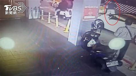 行車糾紛爆衝突！騎士砸車還噴辣椒水 一時衝動下場慘了
