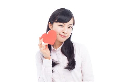 심장 모양 상자를 들고 있는 일본 여성 동양인에 대한 스톡 사진 및 기타 이미지 동양인 밸런타인데이 사람들 Istock
