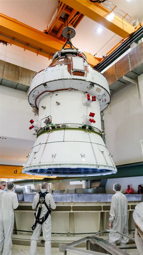 Artemis Ii Orion Lifted Into Vacuum Chamber On April 4 20 Flickr