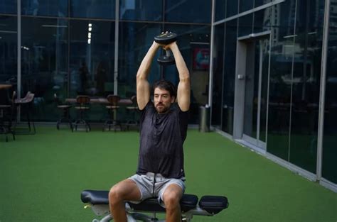 Prueba Este Entrenamiento De Tríceps Con Mancuernas Para Unos Brazos