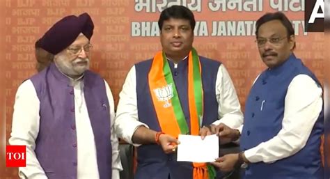 In Former Congress Spokesperson Rohan Gupta Joins Bjp Ahead Of Lok