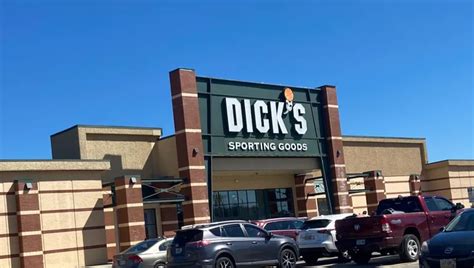 Dicks Sporting Goods Is Taking Share ‘across The Board As Sales Stay Strong Retail Dive