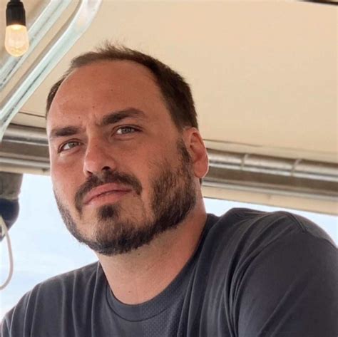 Carlos Bolsonaro operação da PF vira memes nas redes sociais confira