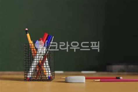 연필 배경 학교 칠판 수업 사진 이미지 일러스트 캘리그라피 Meshcube작가