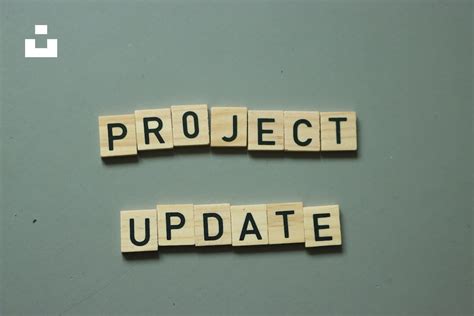 테이블에 있는 두 개의 스크래블 타일 맞춤법 검사 프로젝트 업데이트 사진 Unsplash의 무료 프로젝트 이미지