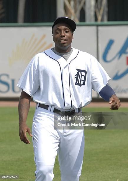 84 Philadelphia Phillies Dontrelle Willis Photos And High Res Pictures