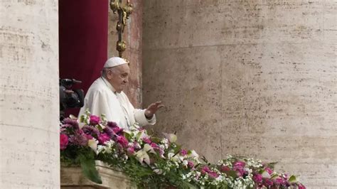 Pope Overcomes Health Concerns To Preside Over Easter Mass And Appeal