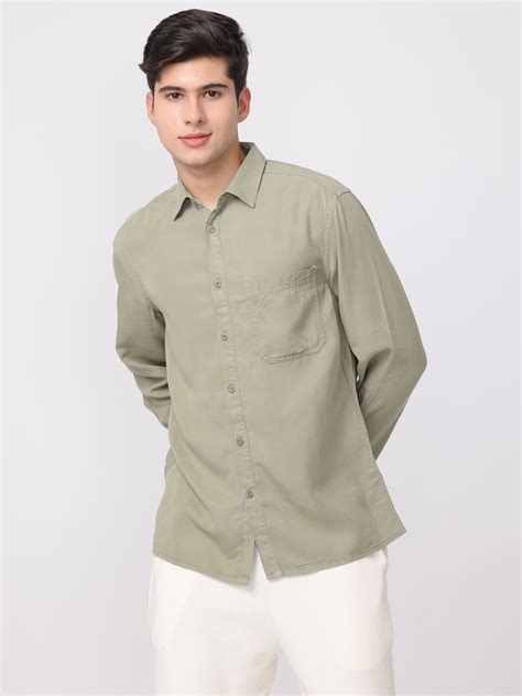 Men Green Regular Fit Cotton Blend Shirt Fyva