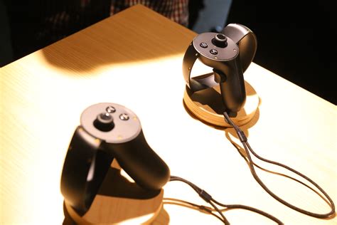 Oculus Previews Oculus Touch Handheld Motion Tracking Haptic