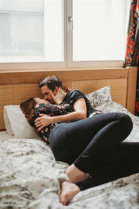 Pin By Erlangga On Kiss Romantic Couples Cute Couples Kissing Cute