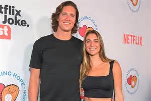 Dodgers Tyler Glasnow Met His Girlfriend By Throwing A Ball With His