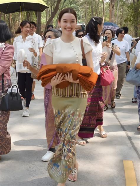 10 Pesona Diana Flipo Teman Sekolah Lisa Blackpink Di Thailand Curi Perhatian Dengan Kain