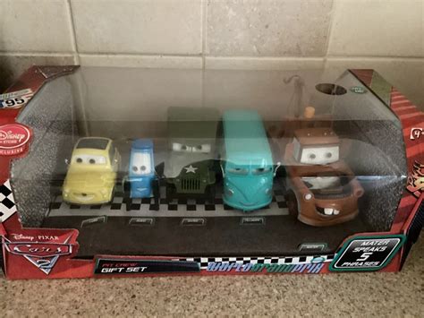 Disney Pixar Cars 2 World Grand Prix Pit Crew Set Bnisb £9999