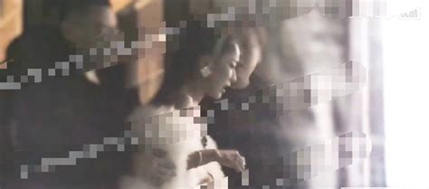 吉克隽逸与男子亲密搂腰 酒吧热聊气氛暧昧 搜狐大视野 搜狐新闻